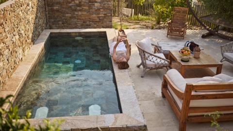 La plunge pool, nouvelle star des petits jardins | L'immobilier par SeLoger