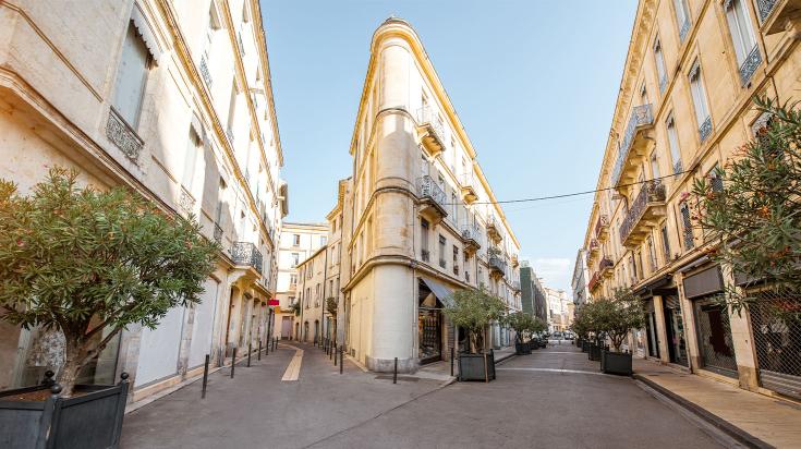 Avec ses prix immobiliers encore abordables, Nîmes est très attractive ...