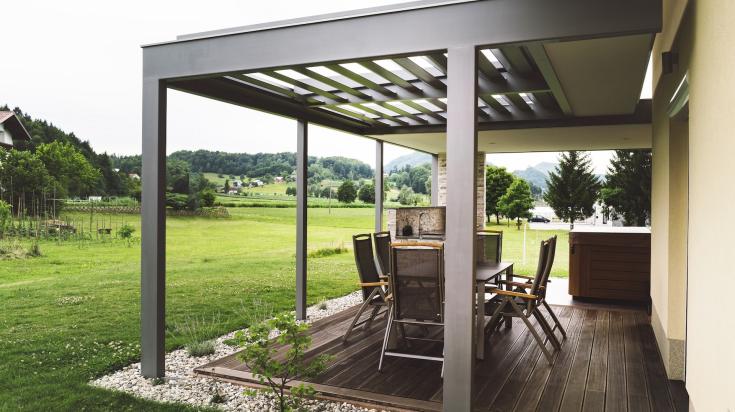 Pergola bioclimatique : les points à vérifier avant de transformer sa ...